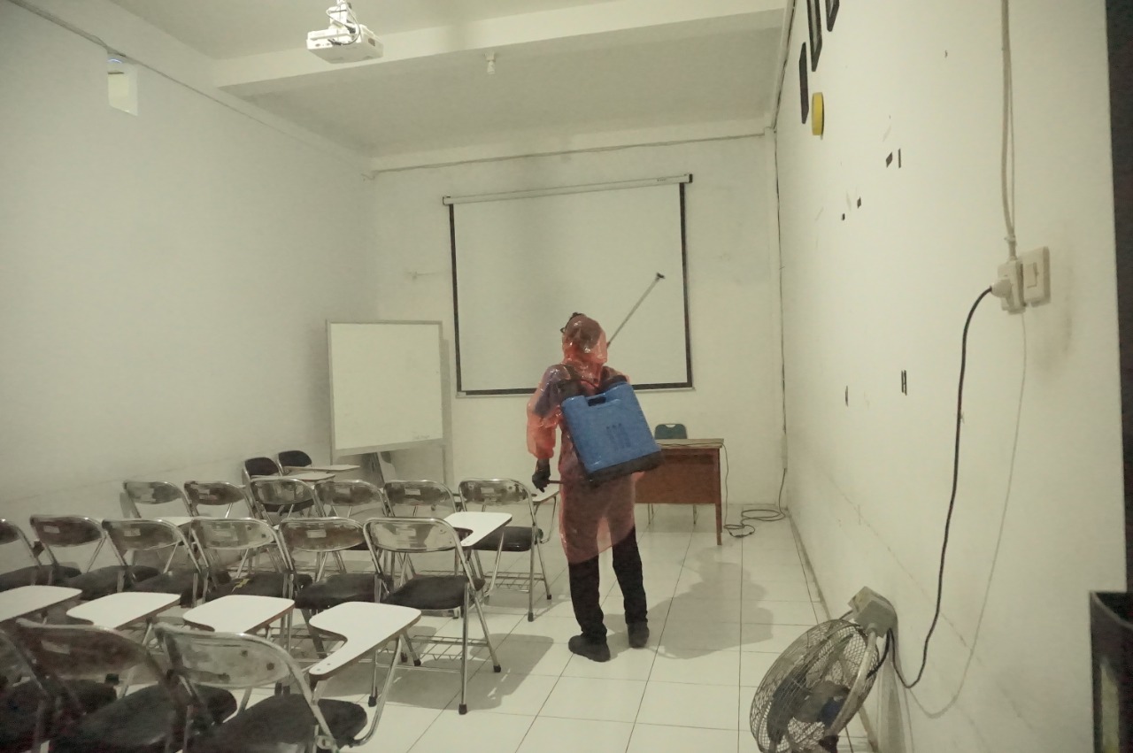 Himatekpal Lakukan Sterilisasi di Kampus UMG Fakultas Kesehatan